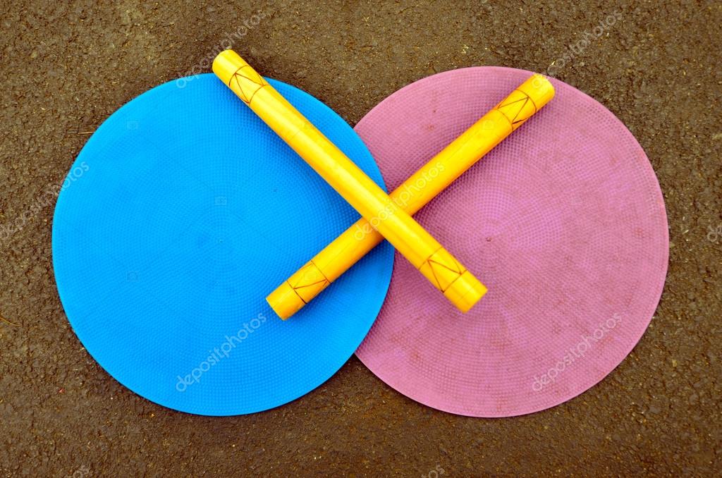 Ti Rakau - Juego de palo maorí — Foto de stock #98457814 © lucidwaters