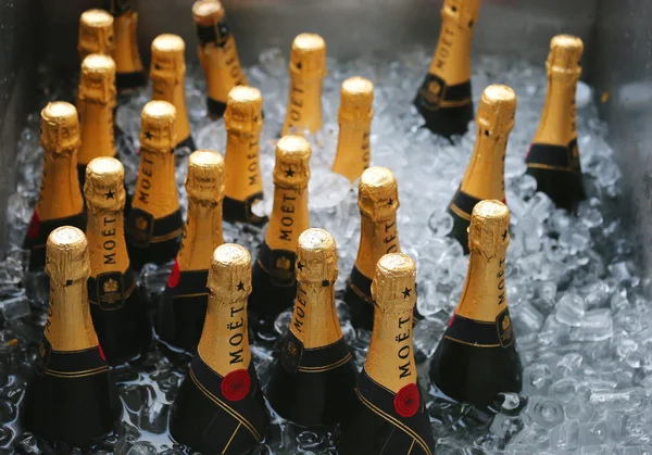 Champagne popping Stock Photos, Royalty Free Champagne popping Images ...