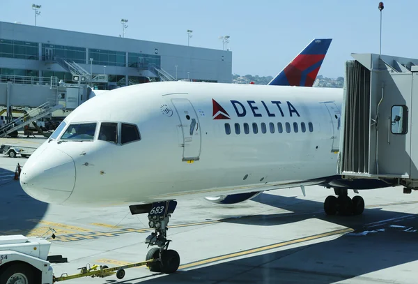 Delta aircraft at the gate at San Diego International Airport - Stock ...