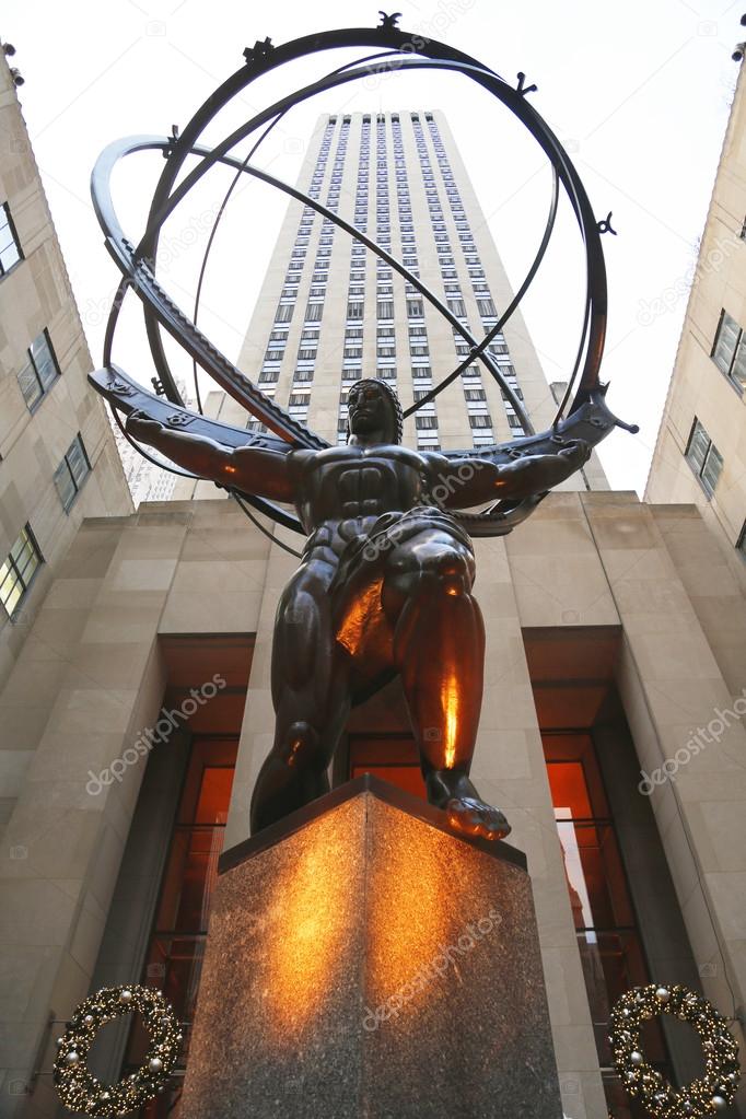 Estatua del Atlas de Lee Lawrie frente al Rockefeller Center en el ...