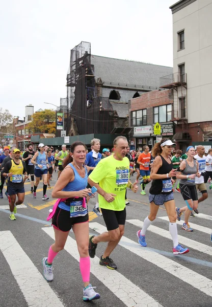 New York City Marathon runners traverse 26.2 miles through all five NYC ...