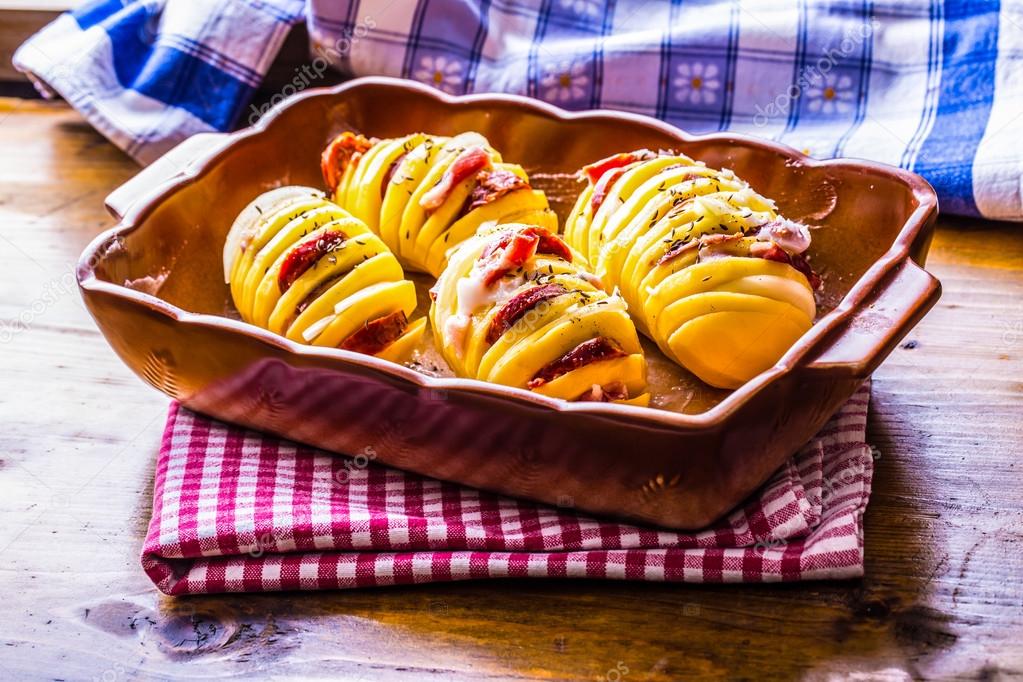 Potato.Patatas asadas. Cocina casera asados patatas. 2023