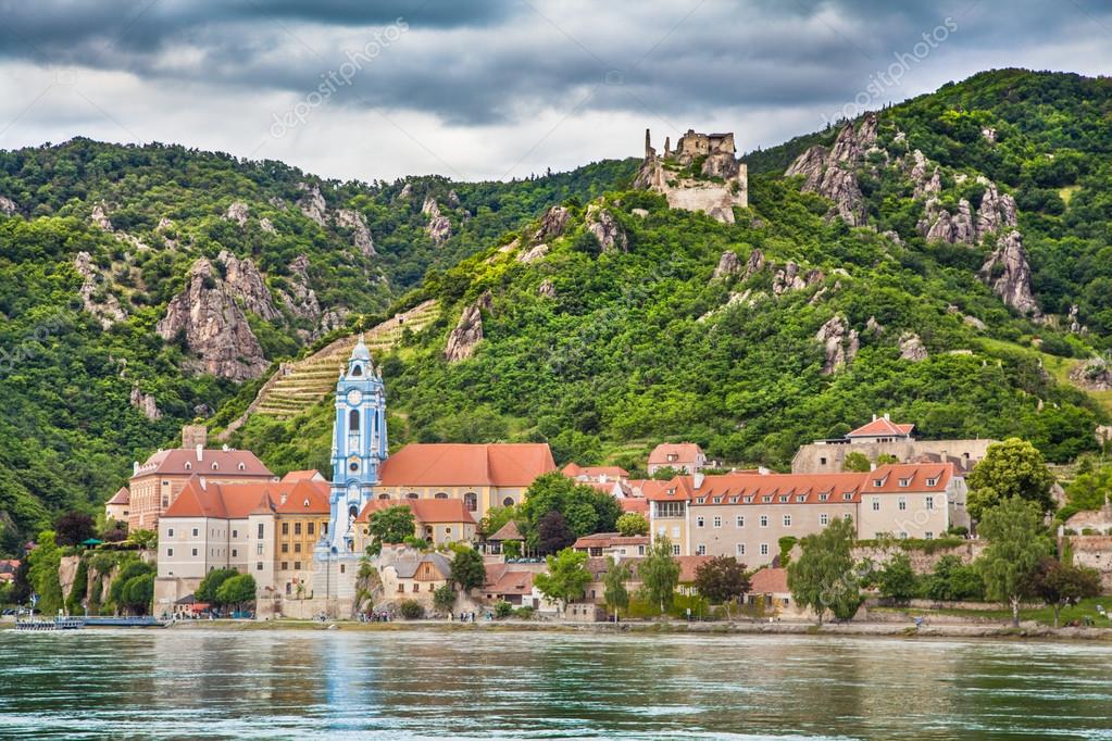 Town of Durnstein with Danube river, Wachau, Austria — Stock Photo ...