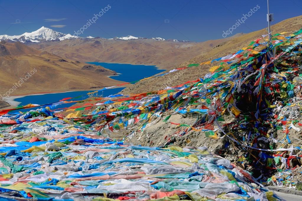 Prayer flags over YamdrokTso-Lake. Kamba La-pass. Tibet. 1538 Stock ...