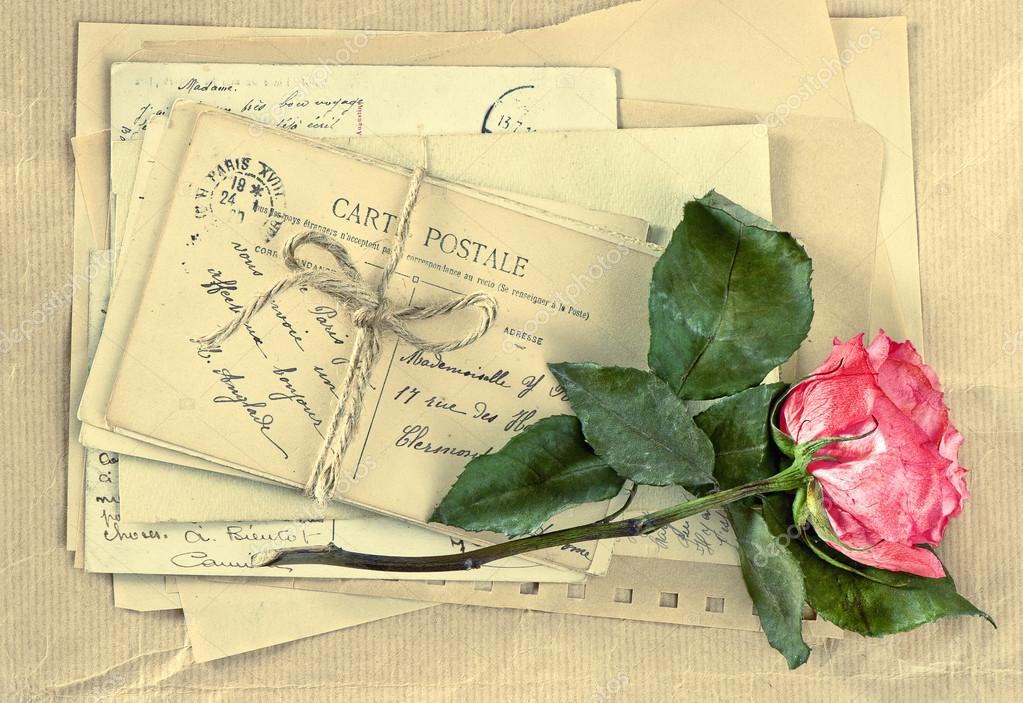 Old letters and dry rose flower. Vintage postcards and envelopes Stock ...