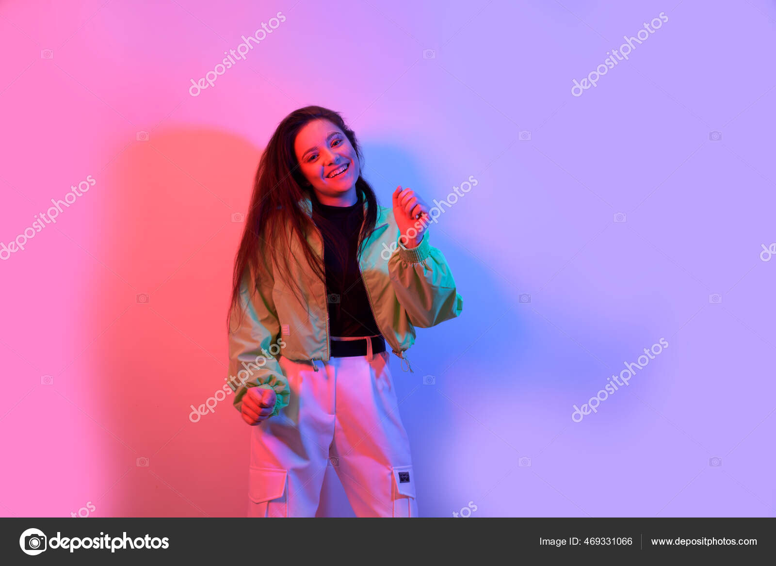 Morena Baila Neón Bailarina Luces Rojas Azules Fiesta Hip Hop — Foto de ...