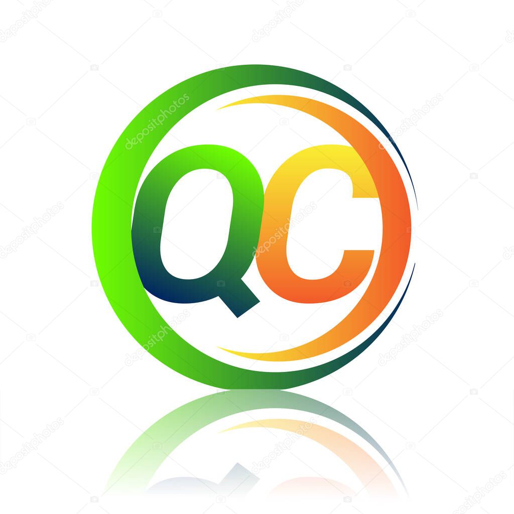 logotipo inicial de la letra QC nombre de la empresa de color verde y ...