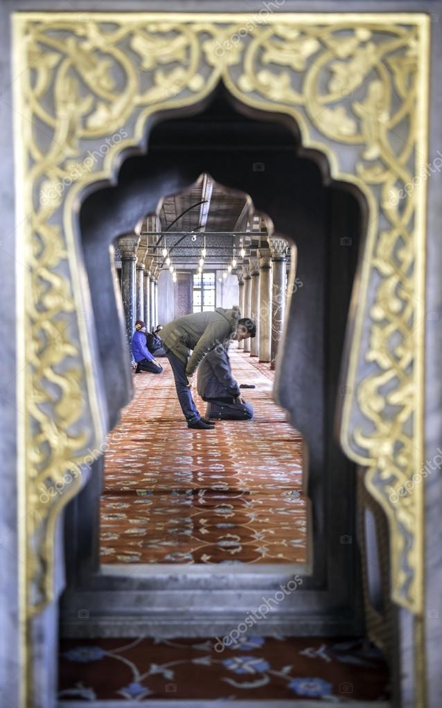 The bowing position on Muslims in prayer, Istanbul, Turkey – Stock ...