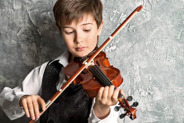 Playing the violin - Stock Image - Everypixel