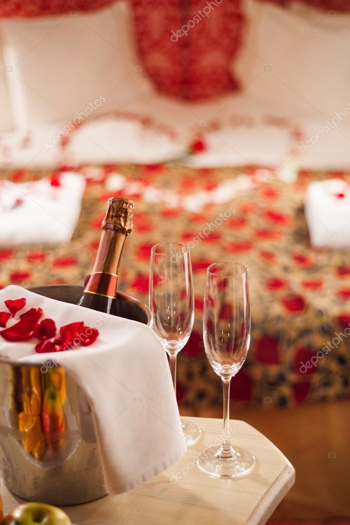 Romantic Hotel Rooms With Rose Petals