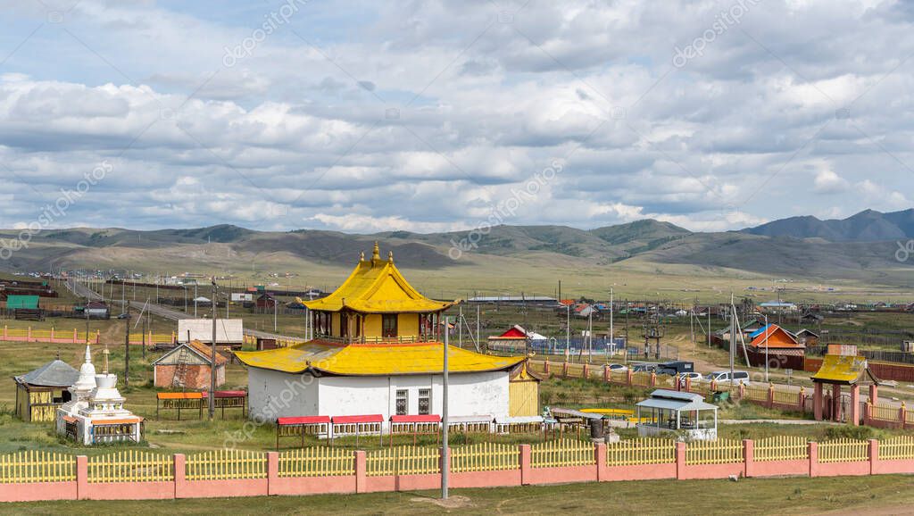 Bulgan, Mongolia - 18 de agosto de 2019: El monasterio budista de Dashchoinkhorlon Khiid con ...