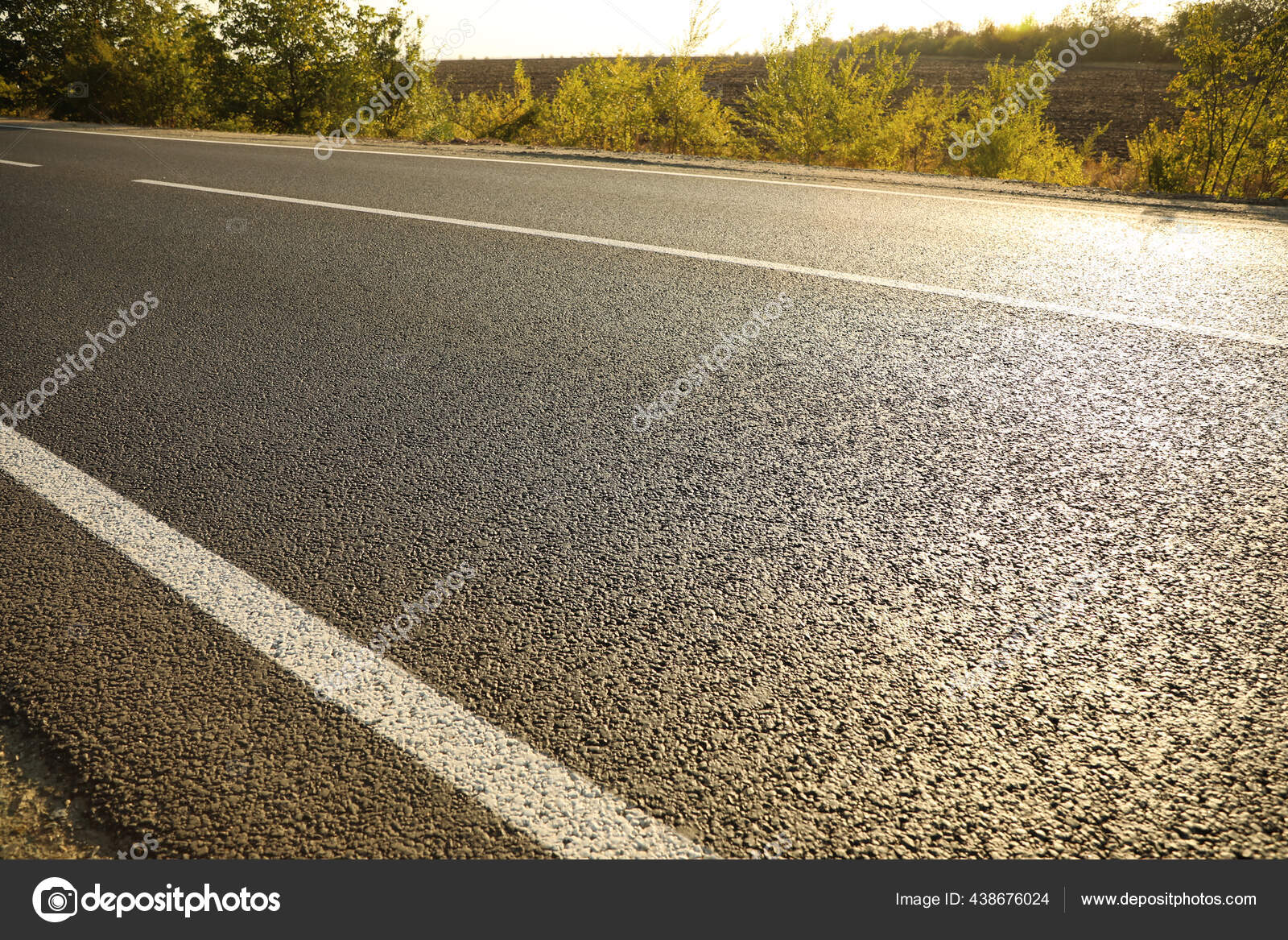 Bela Vista Estrada Asfalto Vazia Viagem Carro — Foto © NewAfrica #438676024