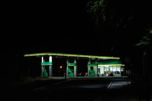 Shell gas station at night Stock Photos, Royalty Free Shell gas station ...