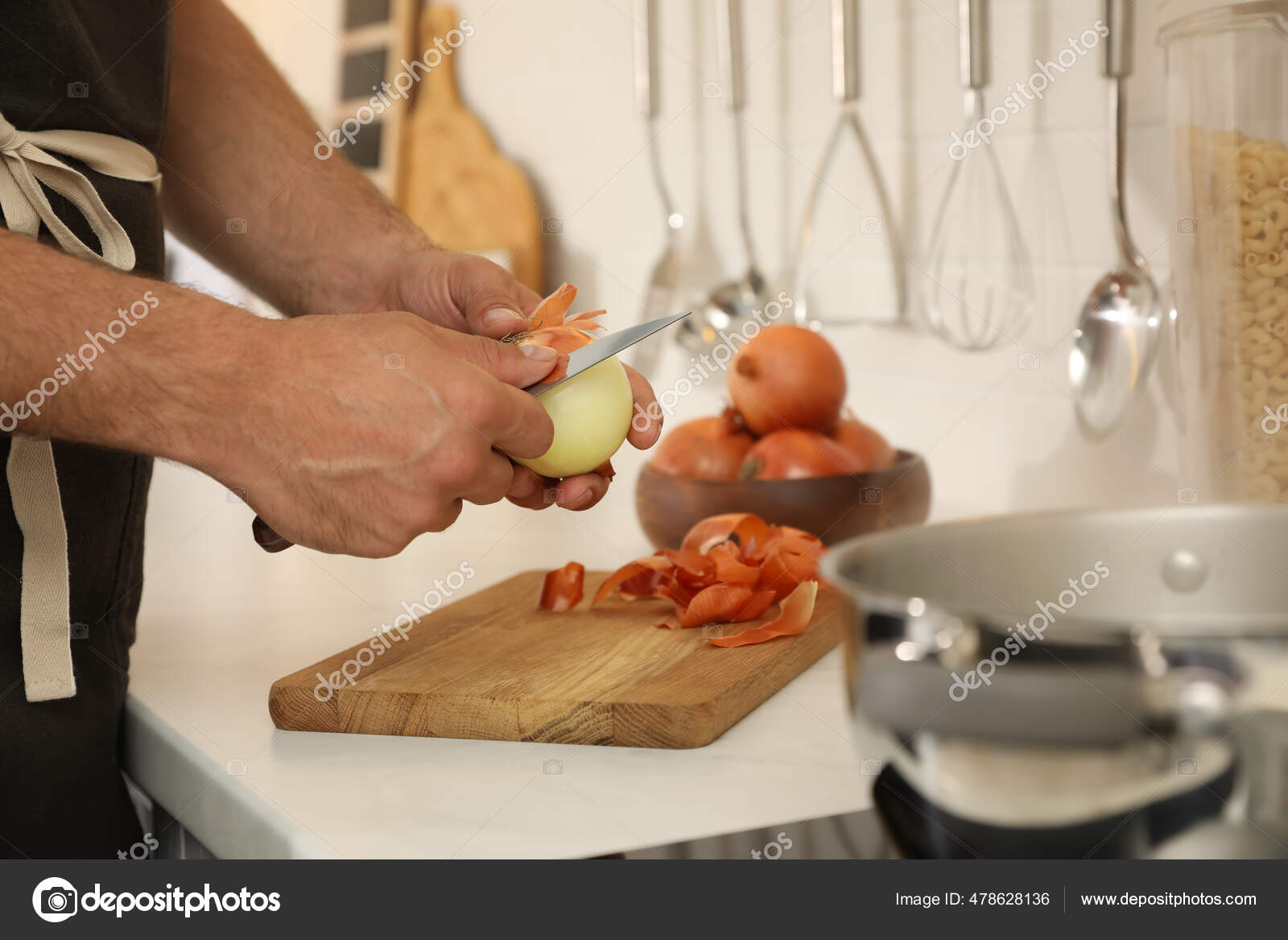 Man Peeling Onion Kitchen Counter Closeup Preparing Vegetable — Stock ...