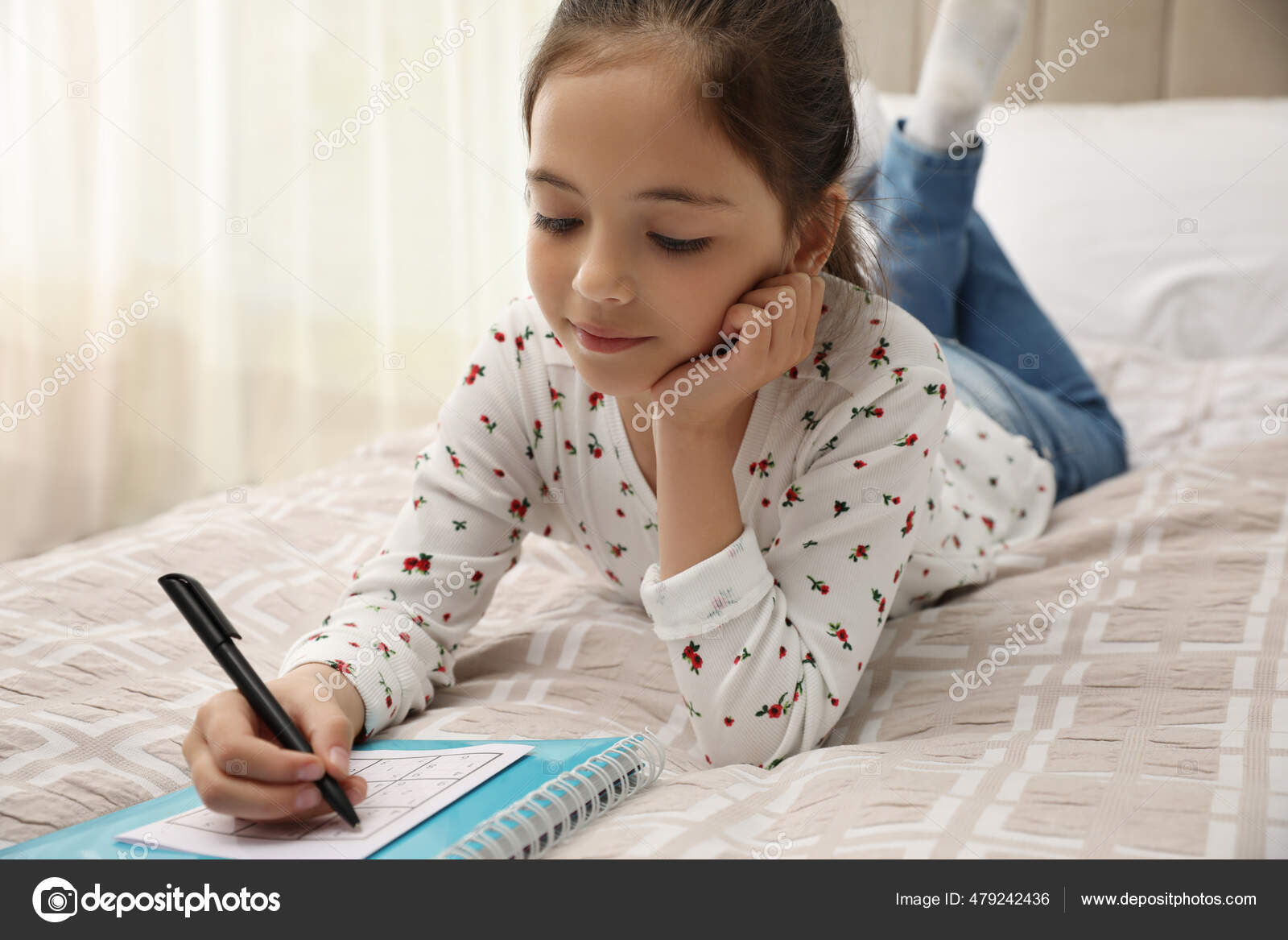 Little Girl Solving Sudoku Puzzle Bed Home — Stock Photo © NewAfrica ... Little Girl Solving Sudoku Puzzle Bed Home — Stock Photo © NewAfrica ...
