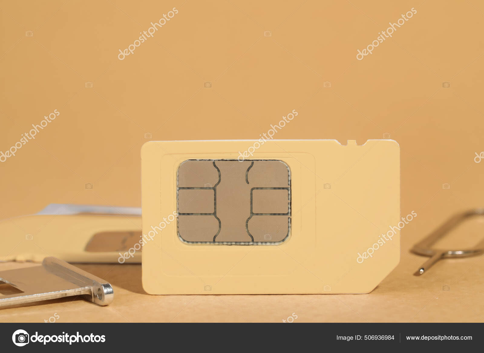 Diferentes Tarjetas Sim Bandeja Eyector Sobre Fondo Beige Primer Plano ...