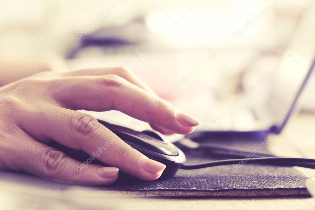 Using a computer mouse Stock Photo by ©ponsulak 121611172