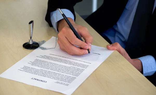 People signing documents Stock Photos, Royalty Free People signing ...