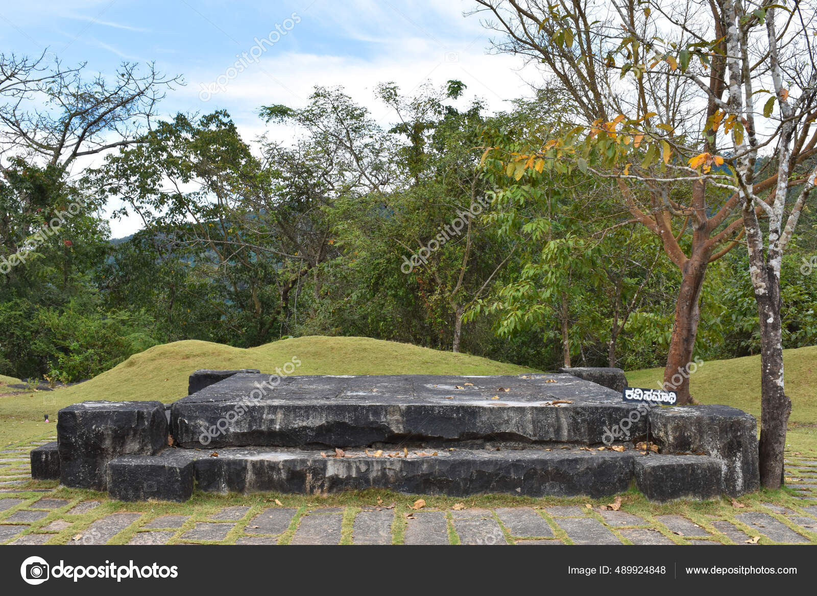 Kavishaila Rock Monument Made Megalithic Rocks Kuvempu's Resting ...