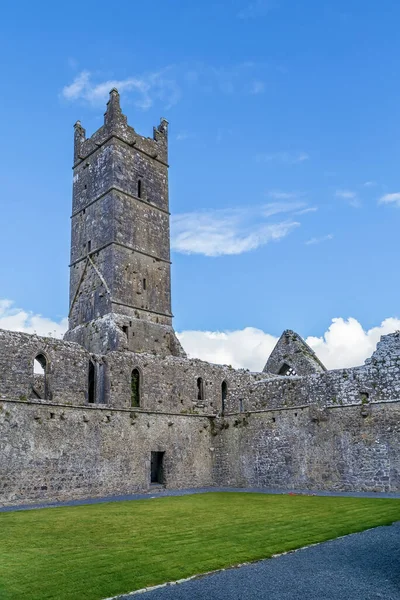 Claregalway Friary es una abadía franciscana medieval situada en la ...