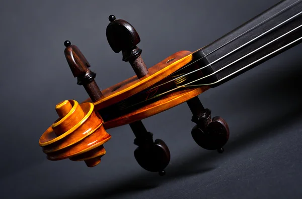 Wooden violin head Stock Photo by ©pproman 120994550