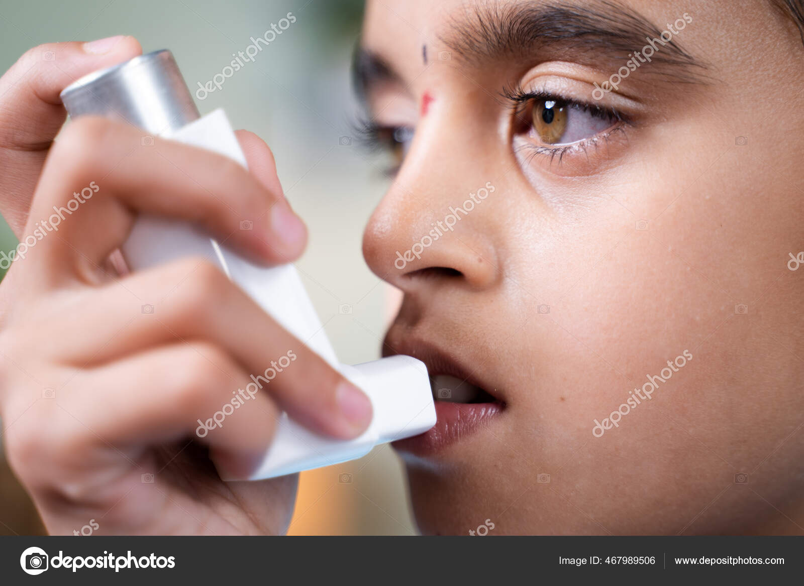 Close Head Shot Kid Using Asthma Medication Inhaler Concept Helahtcare ...