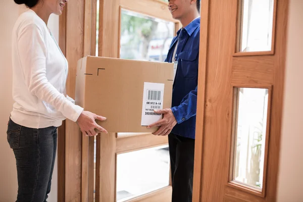 Parcel delivery process - Stock Image - Everypixel