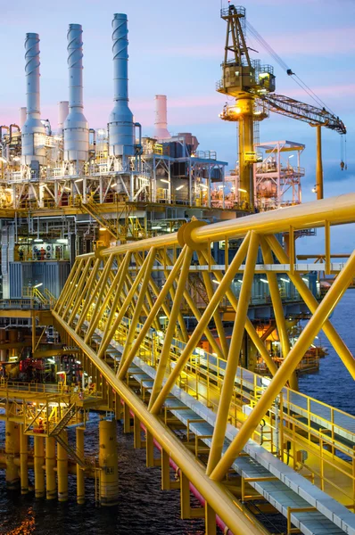 Oil and gas platform in the gulf or the sea, The world energy, O Stock ...