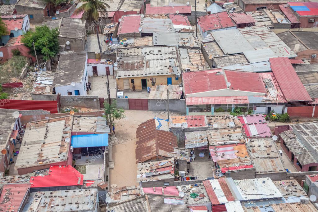 Luanda / Angola - 07 / 12 / 2020: Vista aérea de un barrio pobre en la ...