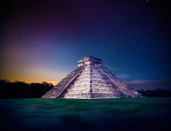 Pyramid in Chichen Itza — Stock Photo © fergregory #69722949