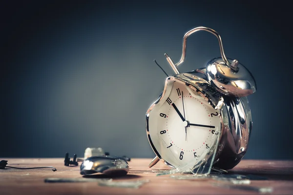 Broken clock Stock Photos, Royalty Free Broken clock Images | Depositphotos
