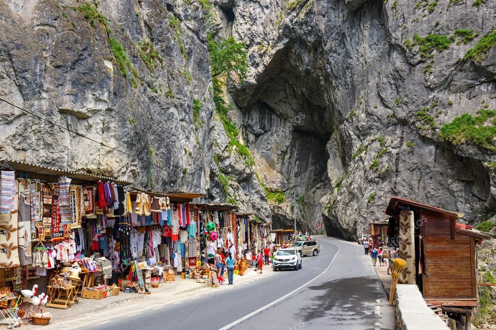 Gole di Bicaz, Romania - 7 luglio 2015: Turisti visitano il Canyon di ...