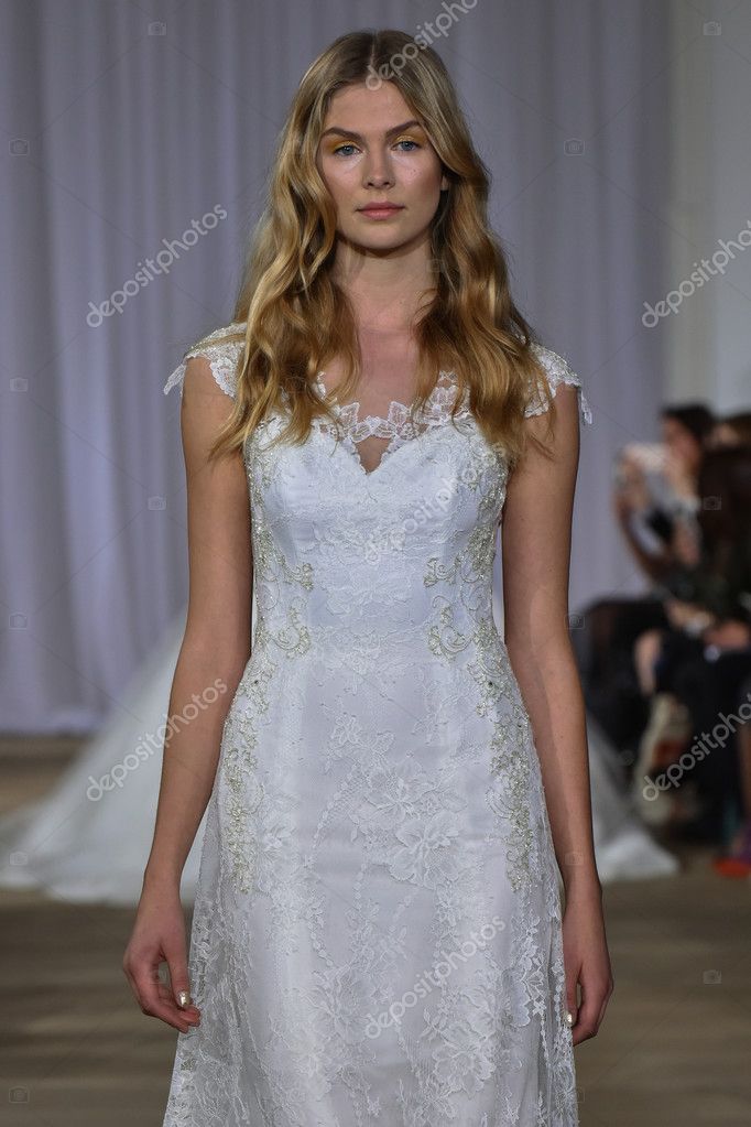 Ines Di Santo runway show – Stock Editorial Photo © fashionstock #104059064