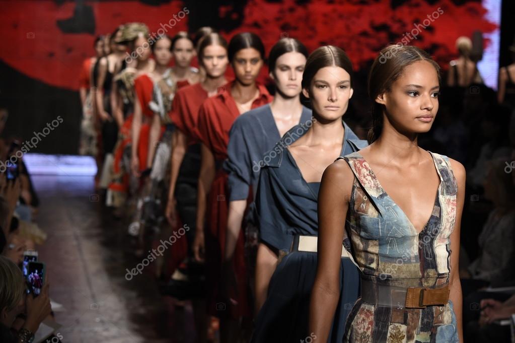 Models walk the runway finale at Donna Karan New York show – Stock ...