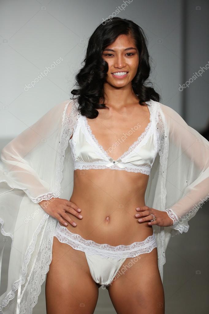 The Giving Bride Spring 2015 lingerie collection — Stock Editorial Photo © fashionstock #56515875