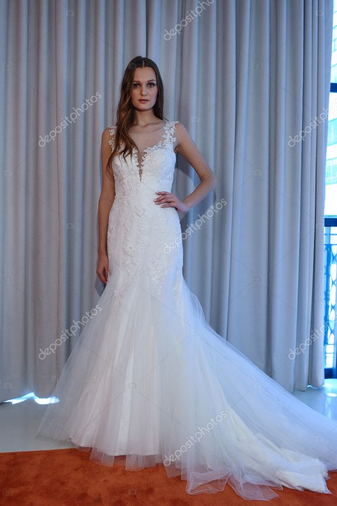 Michelle Roth Bridal Collection — Stock Editorial Photo © fashionstock ...