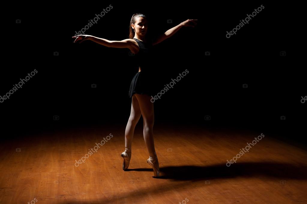 Ballet dancer tip toeing Stock Photo by ©tonodiaz 109815512