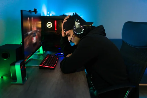 Sad gamer Stock Photos, Royalty Free Sad gamer Images | Depositphotos