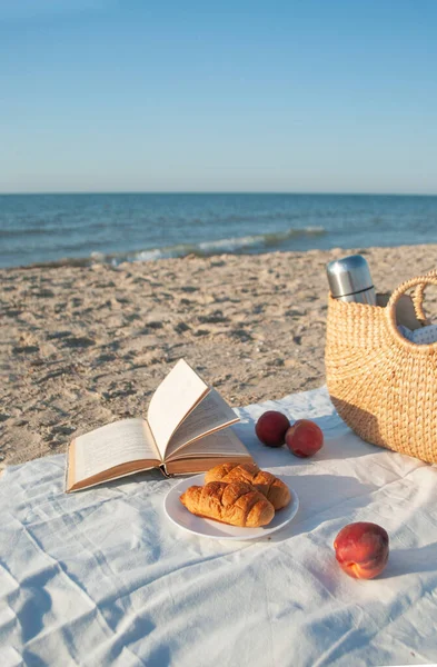 Picknick am strand Stock Photos, Royalty Free Picknick am strand Images ...