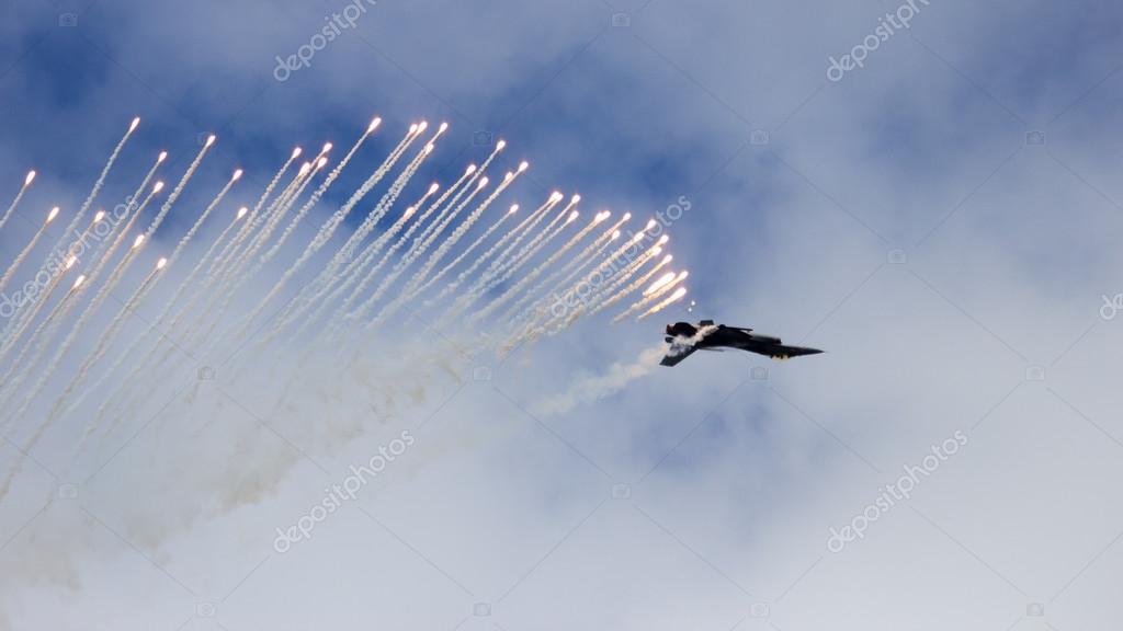 Fighter jet flares — Stock Photo © Foto-VDW #123620242