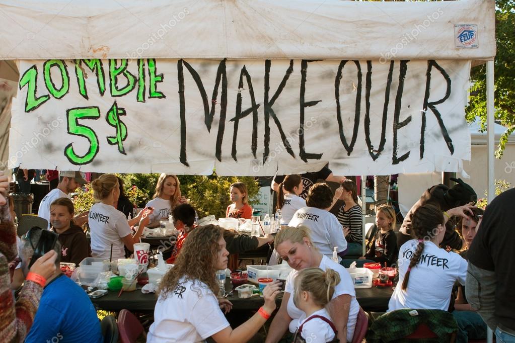 People Get Zombie Makeovers At Georgia Halloween Festival — Stock ...