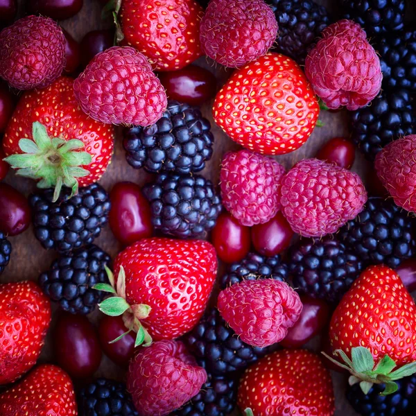 Frambuesas y moras fotos de stock, imágenes de Frambuesas y moras sin ...