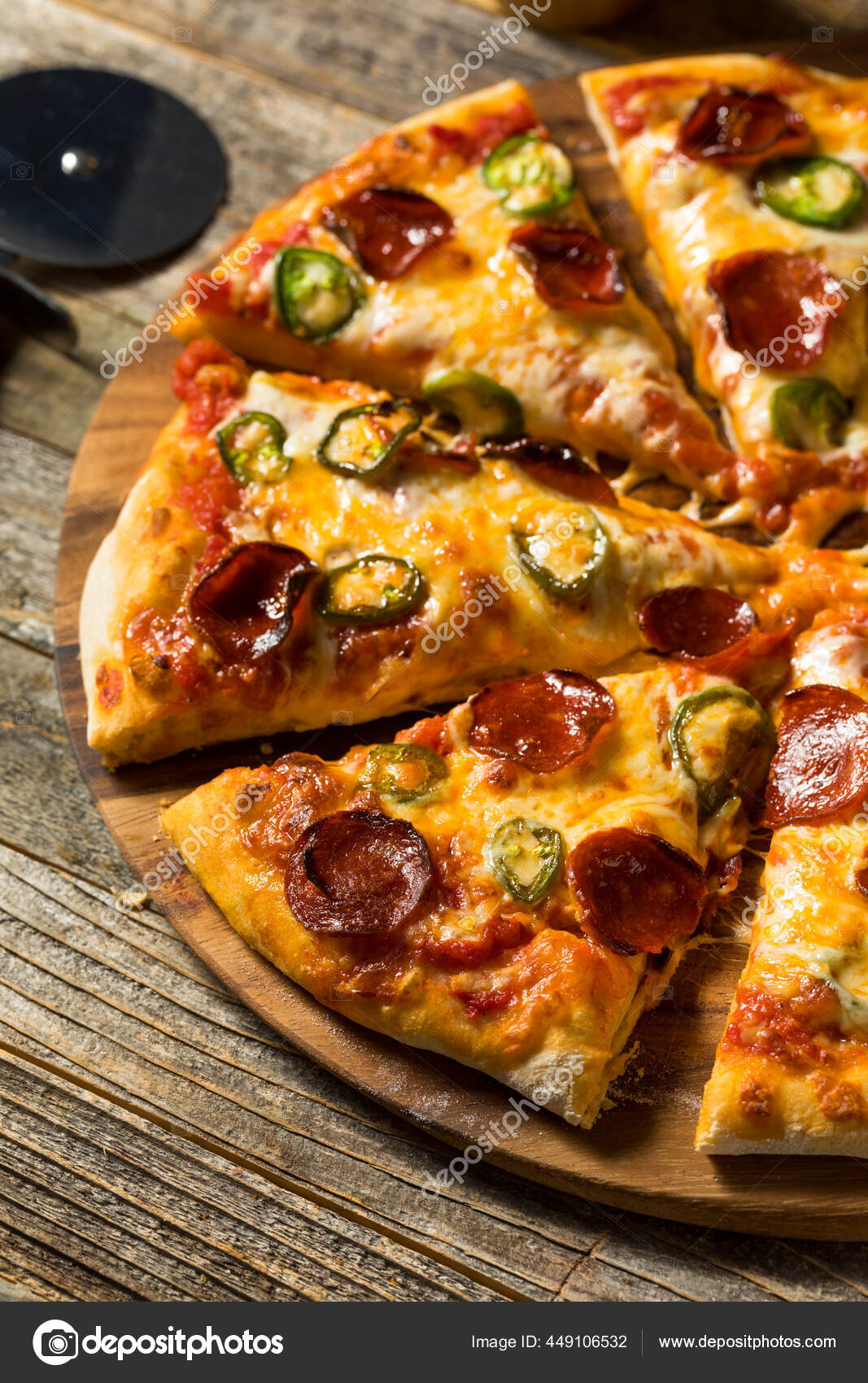 Jalapeño Picante Hecho Casa Pepperoni Pizza Listo Para Comer — Foto de ...