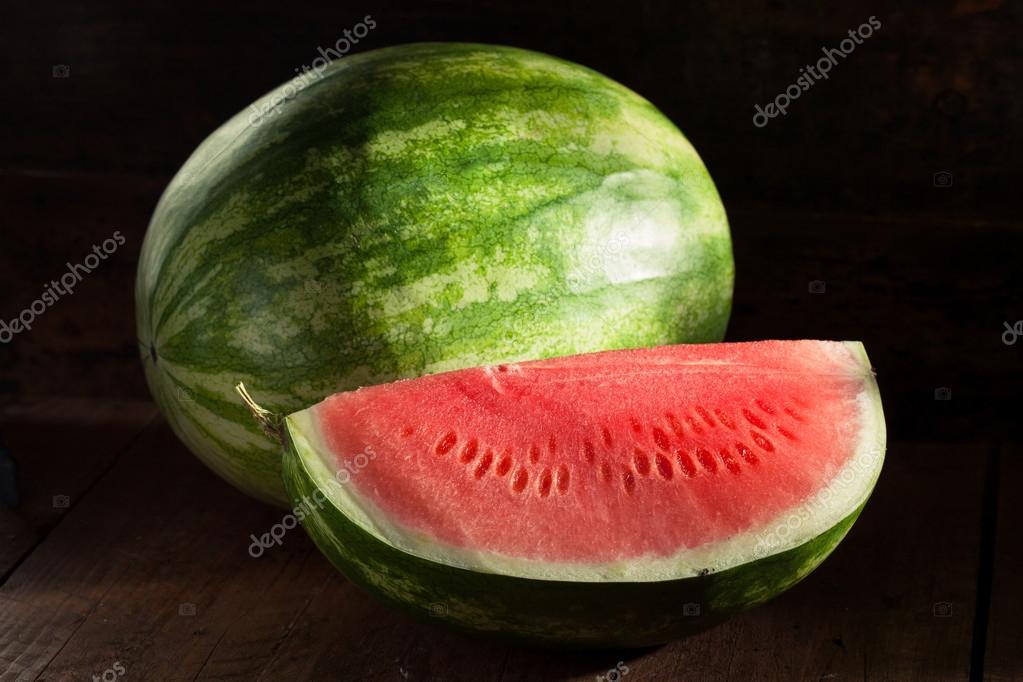 Sandía orgánica madura sin semillas 2024