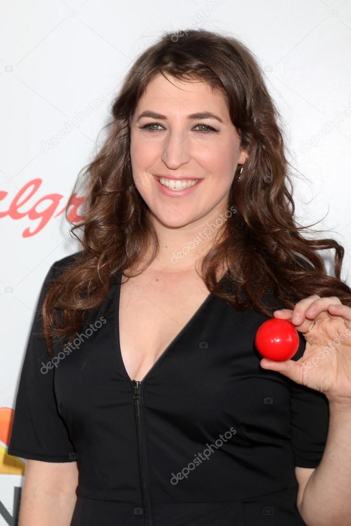 Mayim Bialik Cleavage