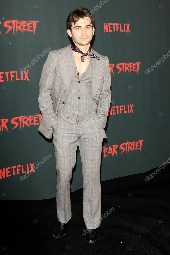 LOS ÁNGELES - 28 DE JUN: Ted Sutherland en el estreno de Netflix Fear ...