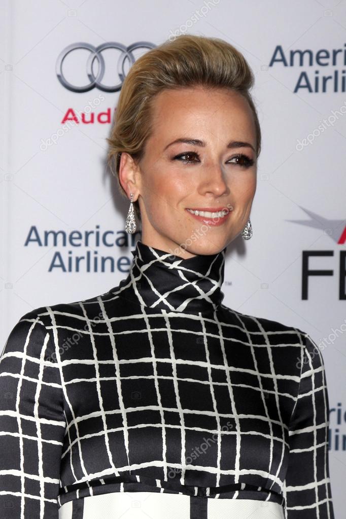 Karine Vanasse Haircut
