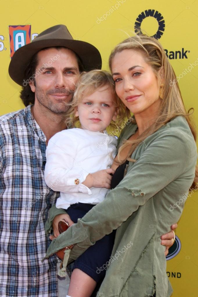Greg Lauren, Sky Cole Lauren, Elizabeth Berkley – Stock Editorial Photo ...