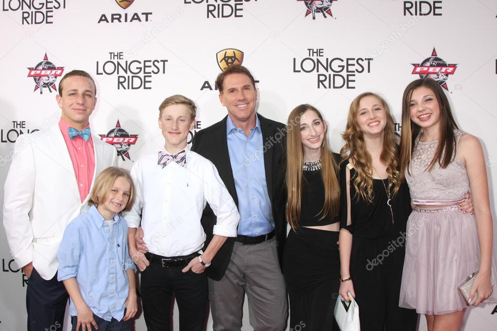 Nicholas Sparks, seine Kinder und Freunde — Redaktionelles Stockfoto ...