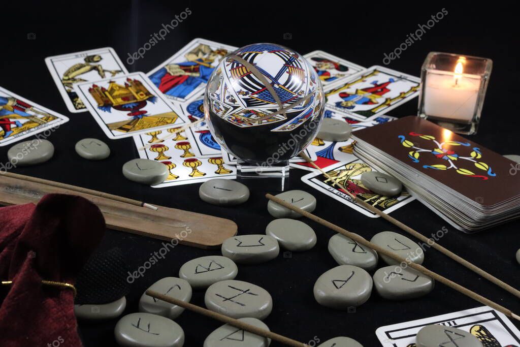 clarividencia futura fe adivinación runas letras brujería creencia 2022